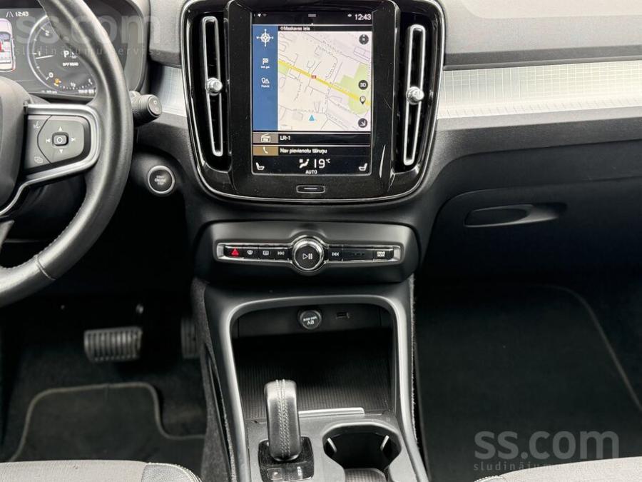 Melns Volvo XC40 2018 Rīga, ar dzinēja tilpumu 2.00 L un nobraukumu 227 tūkst. km par 17950 €, foto 9 vietnē AUTOMOTO.COM.LV