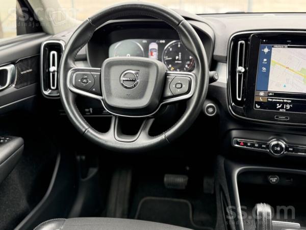 Черный Вольво XC40 2018 в Рига, объемом двигателя 2.00 л и пробегом 227 тыс. км за 17750 €, фото 4 на AUTOMOTO.COM.LV