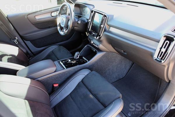 Melns Volvo XC40 2018 Tukums, ar dzinēja tilpumu 2.00 L un nobraukumu 118 tūkst. km par 23490 €, foto 10 vietnē AUTOMOTO.COM.LV