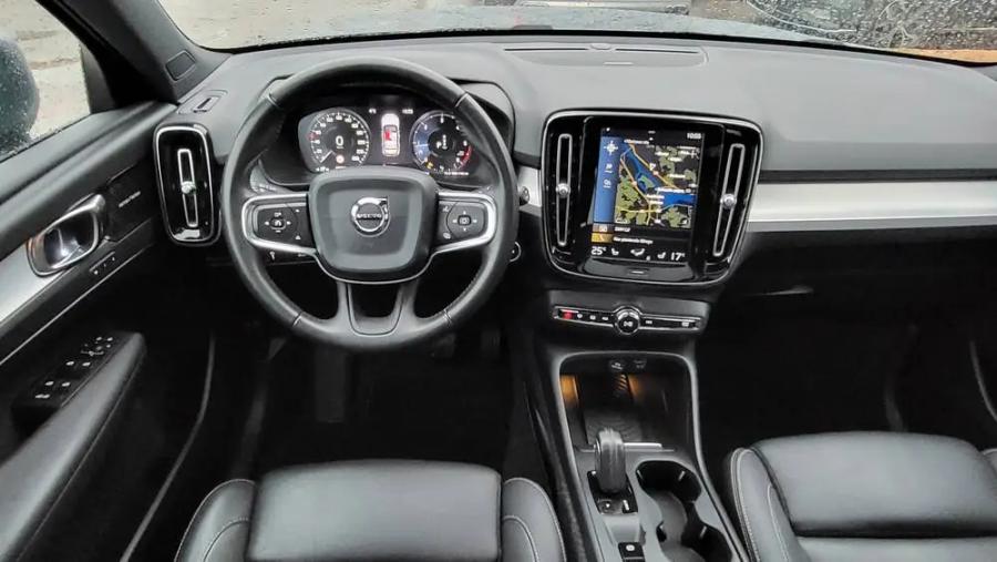 Черный Вольво XC40 2018 в Рига, объемом двигателя 2.00 л и пробегом 250 тыс. км за 18500 €, фото 6 на AUTOMOTO.COM.LV