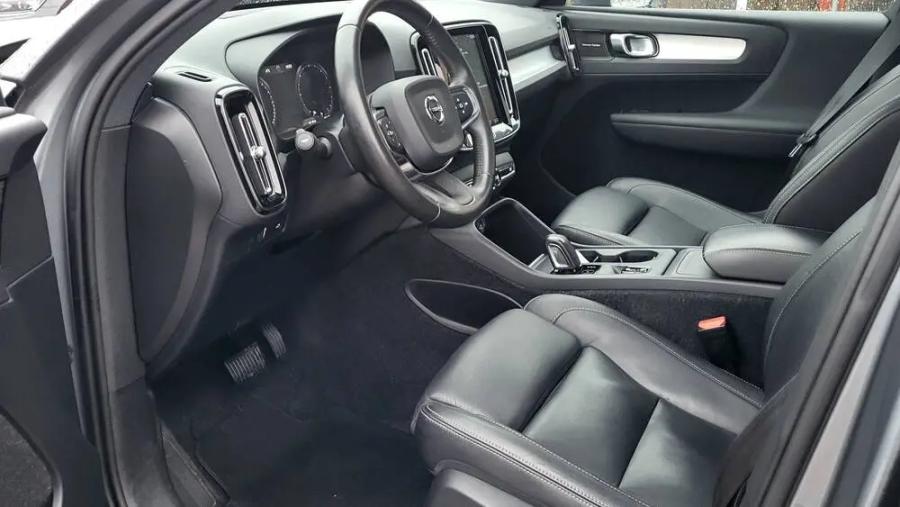 Черный Вольво XC40 2018 в Рига, объемом двигателя 2.00 л и пробегом 250 тыс. км за 18500 €, фото 7 на AUTOMOTO.COM.LV