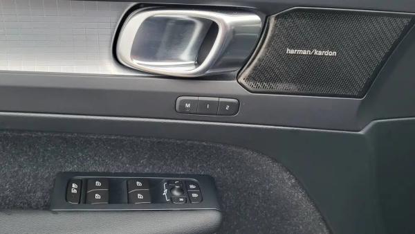 Melns Volvo XC40 2018 Rīga, ar dzinēja tilpumu 2.00 L un nobraukumu 250 tūkst. km par 18500 €, foto 8 vietnē AUTOMOTO.COM.LV