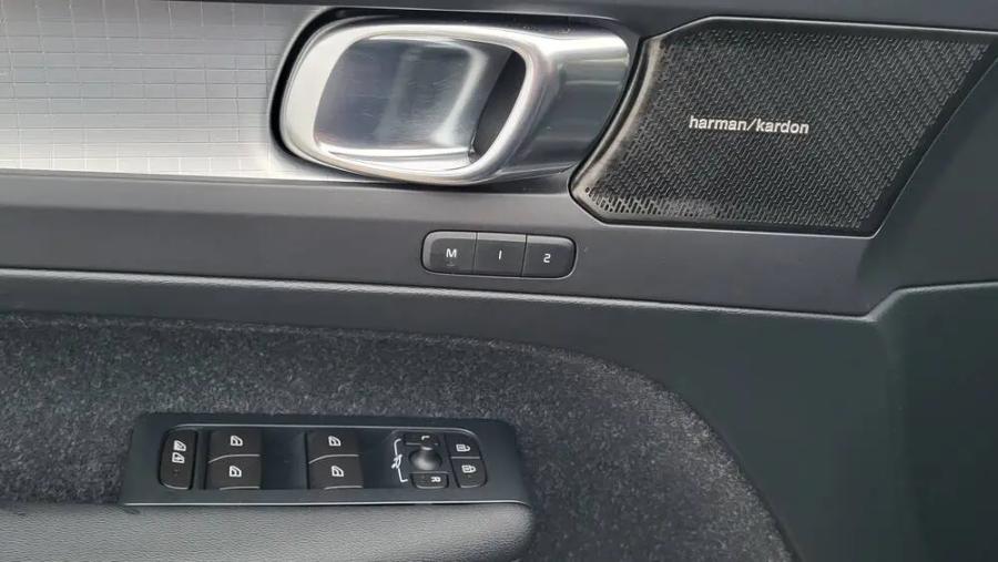 Черный Вольво XC40 2018 в Рига, объемом двигателя 2.00 л и пробегом 250 тыс. км за 18500 €, фото 9 на AUTOMOTO.COM.LV