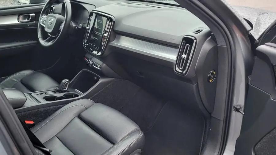 Черный Вольво XC40 2018 в Рига, объемом двигателя 2.00 л и пробегом 250 тыс. км за 18500 €, фото 16 на AUTOMOTO.COM.LV