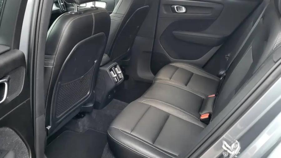 Черный Вольво XC40 2018 в Рига, объемом двигателя 2.00 л и пробегом 250 тыс. км за 18500 €, фото 17 на AUTOMOTO.COM.LV
