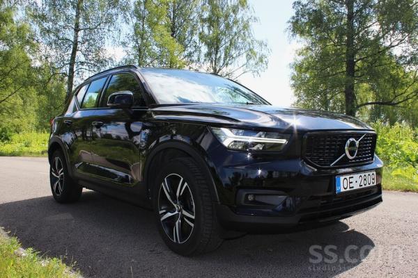 Black Volvo XC40 2018 in Tukums, with an engine capacity of 2.00 L and mileage of 280 thousand km for 16900 €, photo 3 on AUTOMOTO.COM.LV