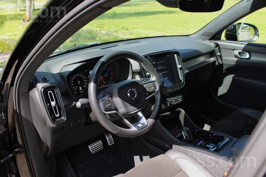 Melns Volvo XC40 2018 Tukums, ar dzinēja tilpumu 2.00 L un nobraukumu 280 tūkst. km par 16900 €, foto 9 vietnē AUTOMOTO.COM.LV