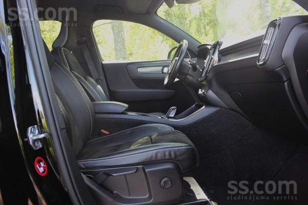 Black Volvo XC40 2018 in Tukums, with an engine capacity of 2.00 L and mileage of 280 thousand km for 16900 €, photo 10 on AUTOMOTO.COM.LV
