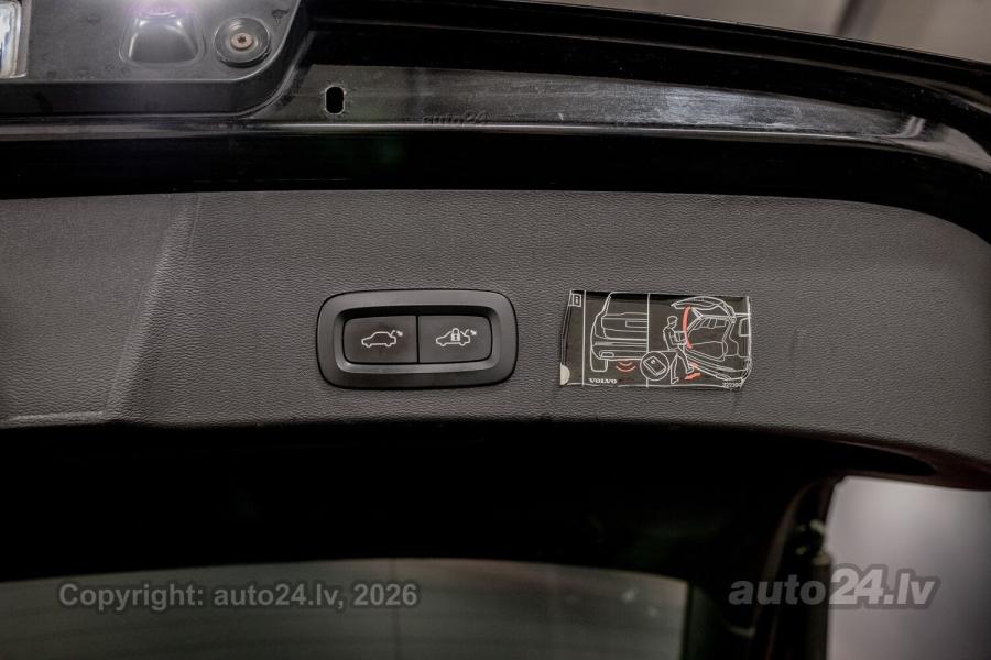 Melns Volvo XC40 2018 Pērnava, ar dzinēja tilpumu 2.00 L un nobraukumu 213 tūkst. km par 19990 €, foto 24 vietnē AUTOMOTO.COM.LV
