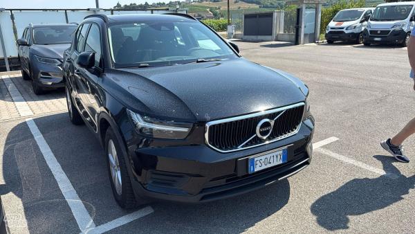 Black Volvo XC40 2018 in Kaunas, with an engine capacity of 2.00 L and mileage of 291 thousand km for 13450 €, photo 2 on AUTOMOTO.COM.LV