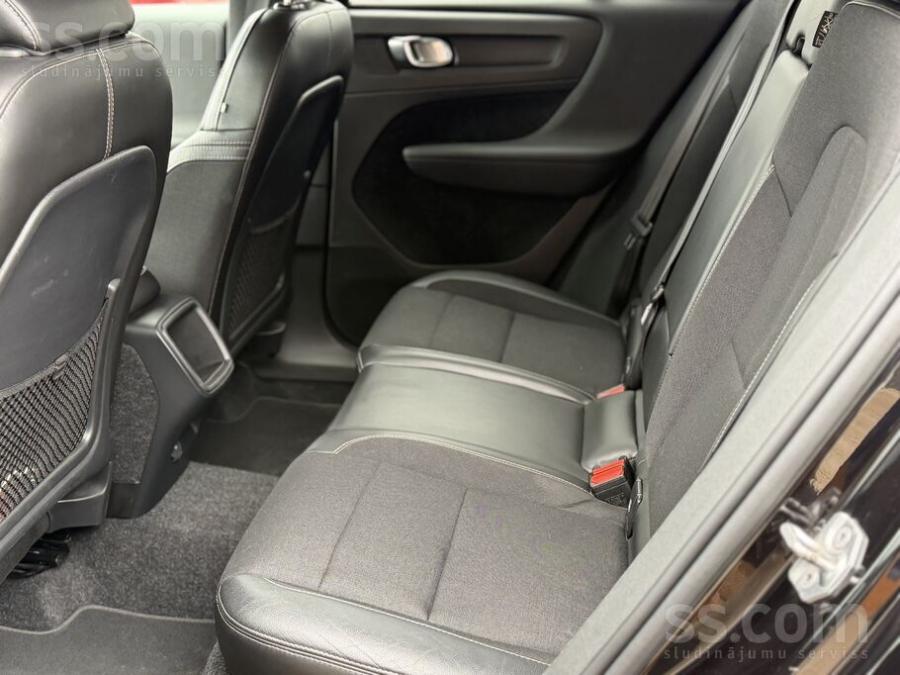 Melns Volvo XC40 2018 Rīga, ar dzinēja tilpumu 2.00 L un nobraukumu 227 tūkst. km par 17400 €, foto 16 vietnē AUTOMOTO.COM.LV