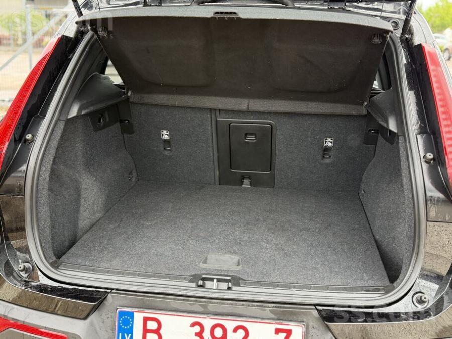 Melns Volvo XC40 2018 Rīga, ar dzinēja tilpumu 2.00 L un nobraukumu 227 tūkst. km par 17400 €, foto 17 vietnē AUTOMOTO.COM.LV