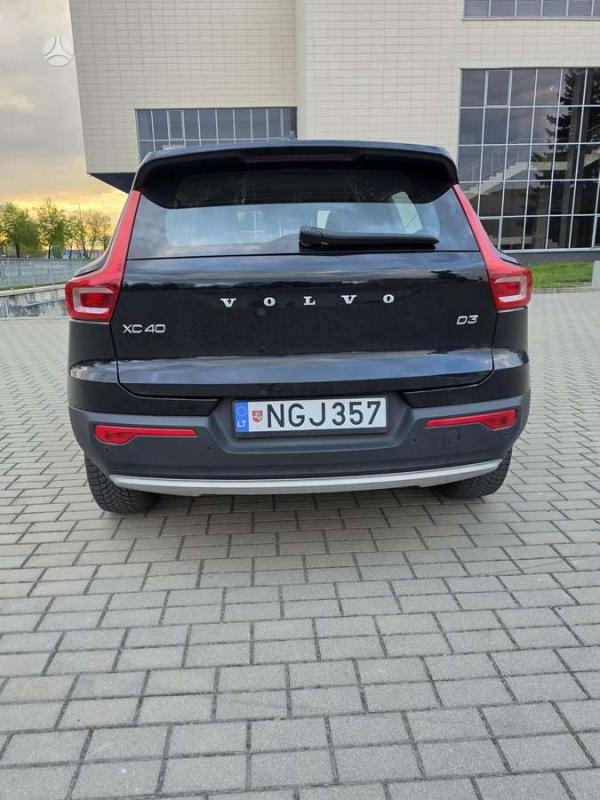 Melns Volvo XC40 2018 Alīta, ar dzinēja tilpumu 1.97 L un nobraukumu 195 tūkst. km par 15300 €, foto 6 vietnē AUTOMOTO.COM.LV