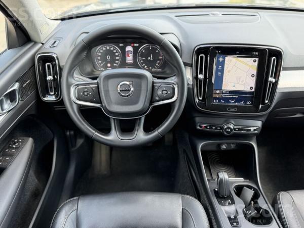 Black Volvo XC40 2018 in Riga, with an engine capacity of 2.00 L and mileage of 167 thousand km for 18500 €, photo 4 on AUTOMOTO.COM.LV