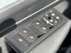 Black Volvo XC40 2018 in Riga, with an engine capacity of 2.00 L and mileage of 167 thousand km for 18500 €, photo 7 on AUTOMOTO.COM.LV