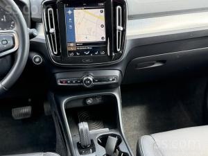 Black Volvo XC40 2018 in Riga, with an engine capacity of 2.00 L and mileage of 167 thousand km for 18500 €, photo 9 on AUTOMOTO.COM.LV