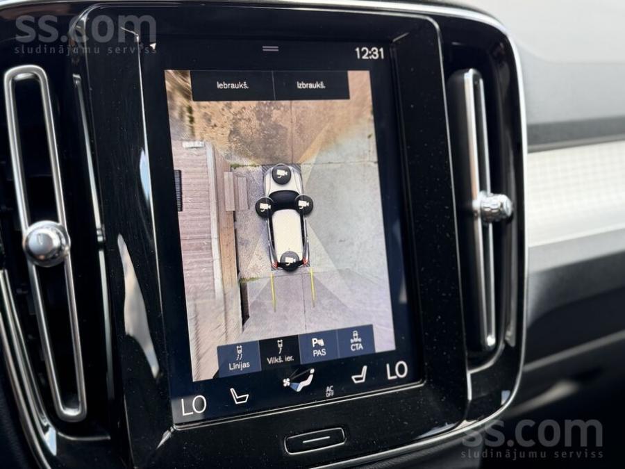 Black Volvo XC40 2018 in Riga, with an engine capacity of 2.00 L and mileage of 167 thousand km for 18500 €, photo 10 on AUTOMOTO.COM.LV