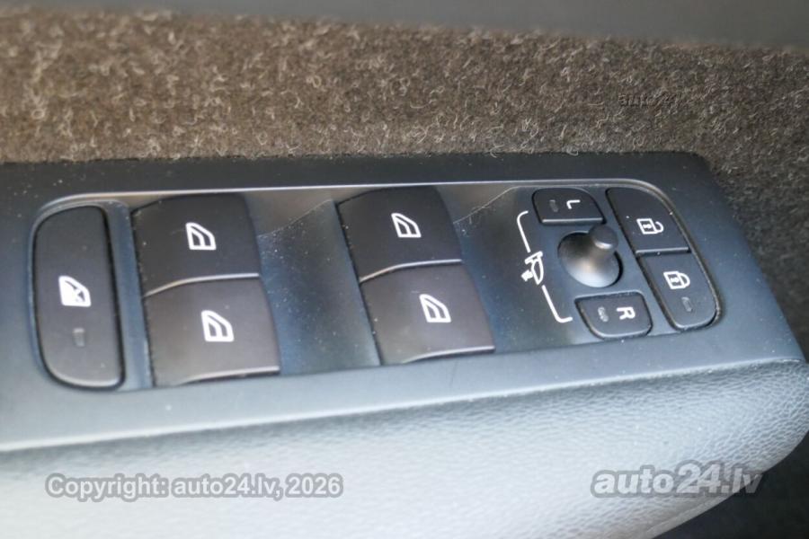 Melns Volvo XC40 2018 Tallina, ar dzinēja tilpumu 2.00 L un nobraukumu 154 tūkst. km par 21900 €, foto 8 vietnē AUTOMOTO.COM.LV