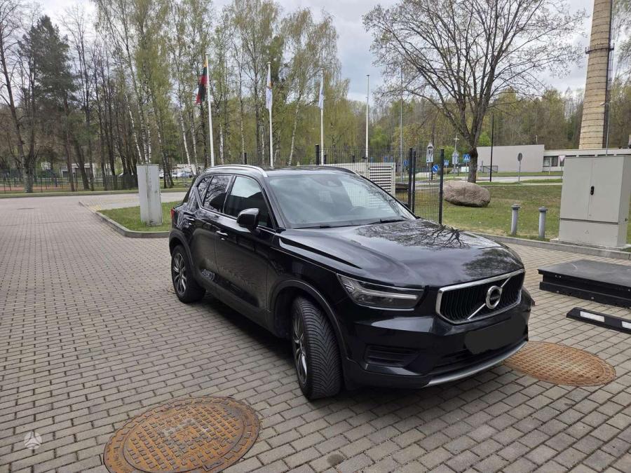 Melns Volvo XC40 2018 Kauņa, ar dzinēja tilpumu 1.97 L un nobraukumu 350 tūkst. km par 12000 €, foto 3 vietnē AUTOMOTO.COM.LV