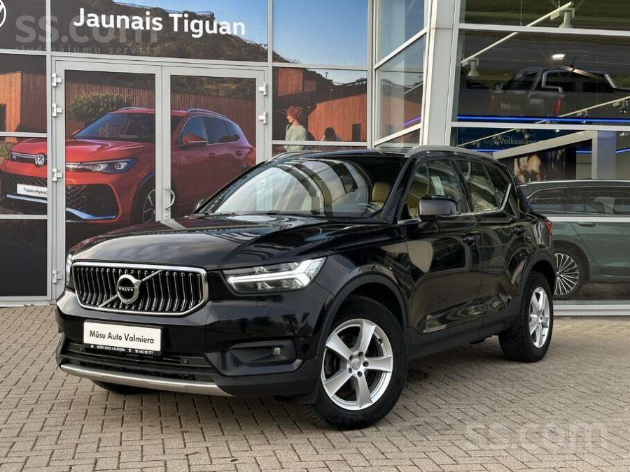 Black Volvo XC40 2019 in Valmiera, with an engine capacity of 2.00 L and mileage of 174 thousand km for 41990 €, photo 1 on AUTOMOTO.COM.LV