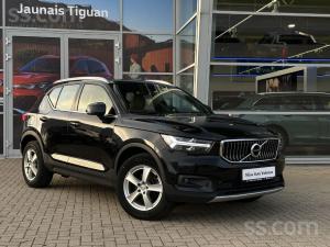 Black Volvo XC40 2019 in Valmiera, with an engine capacity of 2.00 L and mileage of 174 thousand km for 41990 €, photo 3 on AUTOMOTO.COM.LV