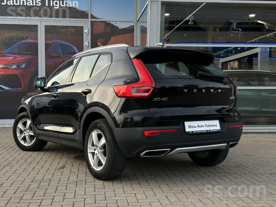 Black Volvo XC40 2019 in Valmiera, with an engine capacity of 2.00 L and mileage of 174 thousand km for 41990 €, photo 4 on AUTOMOTO.COM.LV