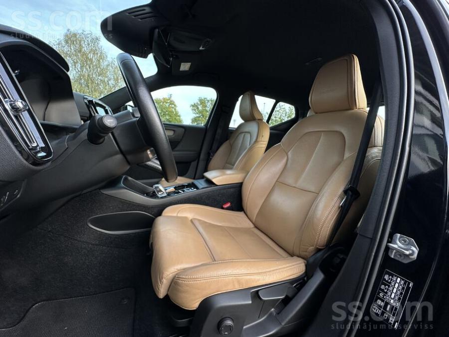Black Volvo XC40 2019 in Valmiera, with an engine capacity of 2.00 L and mileage of 174 thousand km for 41990 €, photo 8 on AUTOMOTO.COM.LV