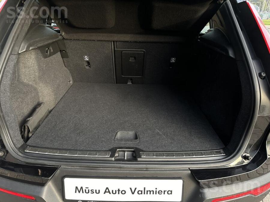 Black Volvo XC40 2019 in Valmiera, with an engine capacity of 2.00 L and mileage of 174 thousand km for 41990 €, photo 21 on AUTOMOTO.COM.LV