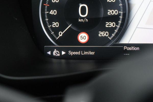 Черный Вольво XC40 2019 в Рига, объемом двигателя 2.00 л и пробегом 161 тыс. км за 20950 €, фото 11 на AUTOMOTO.COM.LV