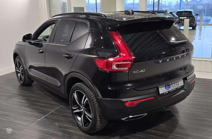 Melns Volvo XC40 2019 Šauļi, ar dzinēja tilpumu 1.97 L un nobraukumu 129 tūkst. km par 22900 €, foto 3 vietnē AUTOMOTO.COM.LV