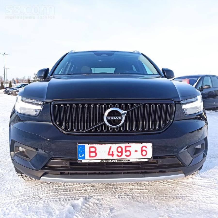 Black Volvo XC40 2019 in Daugavpils, with an engine capacity of 2.00 L and mileage of 0 thousand km for 19900 €, photo 3 on AUTOMOTO.COM.LV