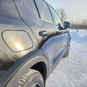 Black Volvo XC40 2019 in Daugavpils, with an engine capacity of 2.00 L and mileage of 0 thousand km for 19900 €, photo 6 on AUTOMOTO.COM.LV