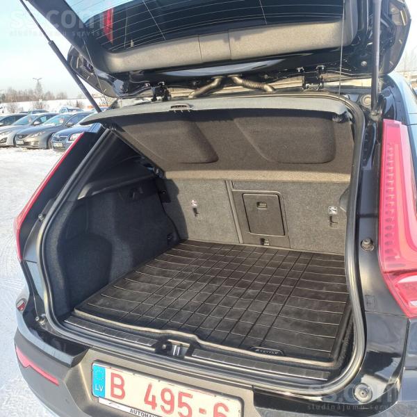 Melns Volvo XC40 2019 Daugavpils, ar dzinēja tilpumu 2.00 L un nobraukumu 0 tūkst. km par 19900 €, foto 8 vietnē AUTOMOTO.COM.LV