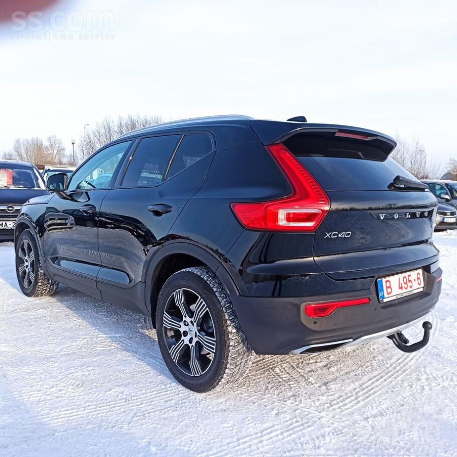 Black Volvo XC40 2019 in Daugavpils, with an engine capacity of 2.00 L and mileage of 0 thousand km for 19900 €, photo 9 on AUTOMOTO.COM.LV