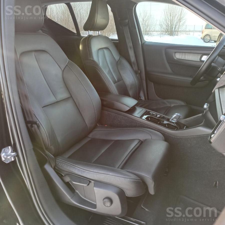 Black Volvo XC40 2019 in Daugavpils, with an engine capacity of 2.00 L and mileage of 0 thousand km for 19900 €, photo 18 on AUTOMOTO.COM.LV
