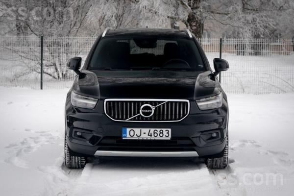 Melns Volvo XC40 2019 Tukums, ar dzinēja tilpumu 2.00 L un nobraukumu 141 tūkst. km par 19990 €, foto 2 vietnē AUTOMOTO.COM.LV