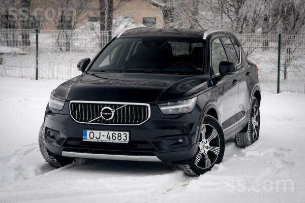 Melns Volvo XC40 2019 Tukums, ar dzinēja tilpumu 2.00 L un nobraukumu 141 tūkst. km par 19990 €, foto 3 vietnē AUTOMOTO.COM.LV