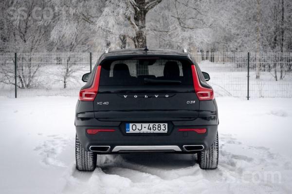 Melns Volvo XC40 2019 Tukums, ar dzinēja tilpumu 2.00 L un nobraukumu 141 tūkst. km par 19990 €, foto 5 vietnē AUTOMOTO.COM.LV