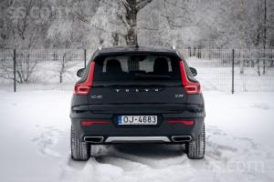 Black Volvo XC40 2019 in Tukums, with an engine capacity of 2.00 L and mileage of 141 thousand km for 19990 €, photo 5 on AUTOMOTO.COM.LV