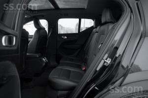 Black Volvo XC40 2019 in Tukums, with an engine capacity of 2.00 L and mileage of 141 thousand km for 19990 €, photo 10 on AUTOMOTO.COM.LV