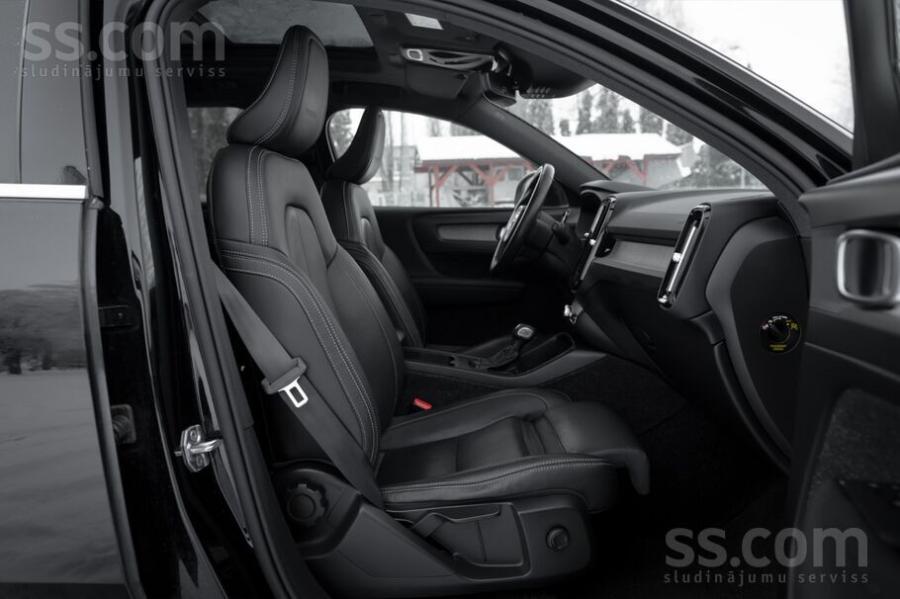 Black Volvo XC40 2019 in Tukums, with an engine capacity of 2.00 L and mileage of 141 thousand km for 19990 €, photo 12 on AUTOMOTO.COM.LV
