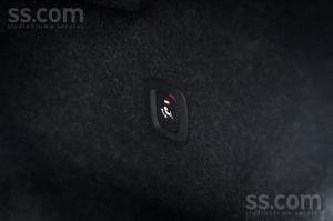 Black Volvo XC40 2019 in Tukums, with an engine capacity of 2.00 L and mileage of 141 thousand km for 19990 €, photo 26 on AUTOMOTO.COM.LV