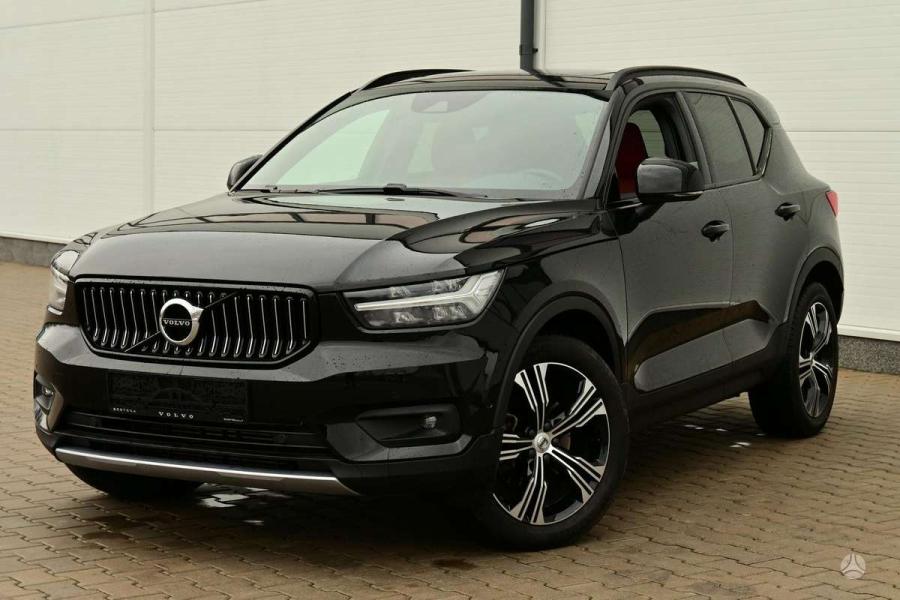 Black Volvo XC40 2019 in Kretinga, with an engine capacity of 1.97 L and mileage of 57 thousand km for 21599 €, photo 3 on AUTOMOTO.COM.LV