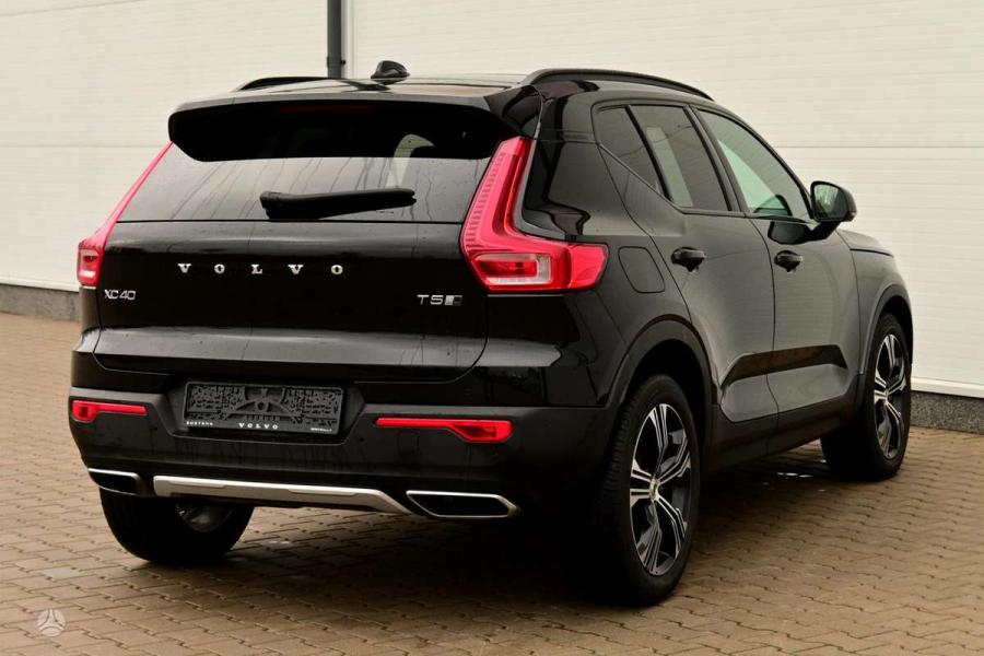 Black Volvo XC40 2019 in Kretinga, with an engine capacity of 1.97 L and mileage of 57 thousand km for 21599 €, photo 7 on AUTOMOTO.COM.LV