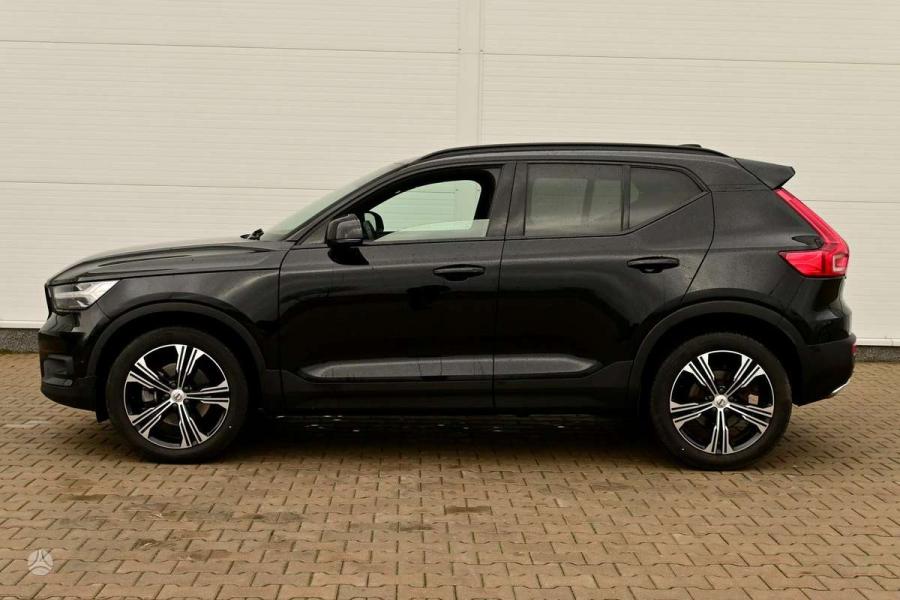 Black Volvo XC40 2019 in Kretinga, with an engine capacity of 1.97 L and mileage of 57 thousand km for 21599 €, photo 11 on AUTOMOTO.COM.LV