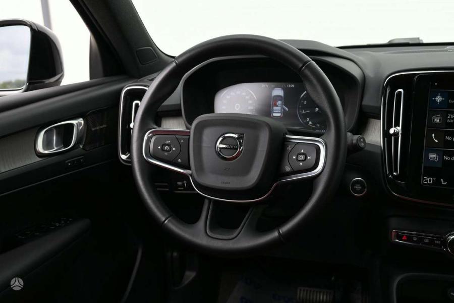 Black Volvo XC40 2019 in Kretinga, with an engine capacity of 1.97 L and mileage of 57 thousand km for 21599 €, photo 26 on AUTOMOTO.COM.LV