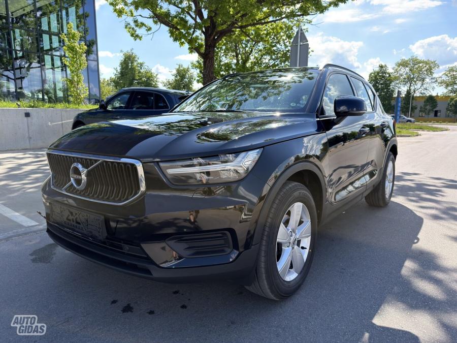 Black Volvo XC40 2019 in Panevezys, with an engine capacity of 2.00 L and mileage of 249 thousand km for 14600 €, photo 4 on AUTOMOTO.COM.LV