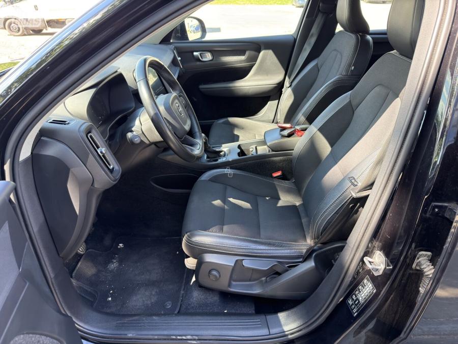Black Volvo XC40 2019 in Panevezys, with an engine capacity of 2.00 L and mileage of 249 thousand km for 14600 €, photo 14 on AUTOMOTO.COM.LV