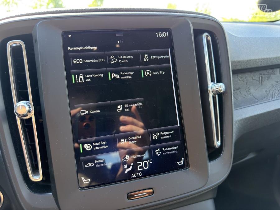Black Volvo XC40 2019 in Panevezys, with an engine capacity of 2.00 L and mileage of 249 thousand km for 14600 €, photo 25 on AUTOMOTO.COM.LV