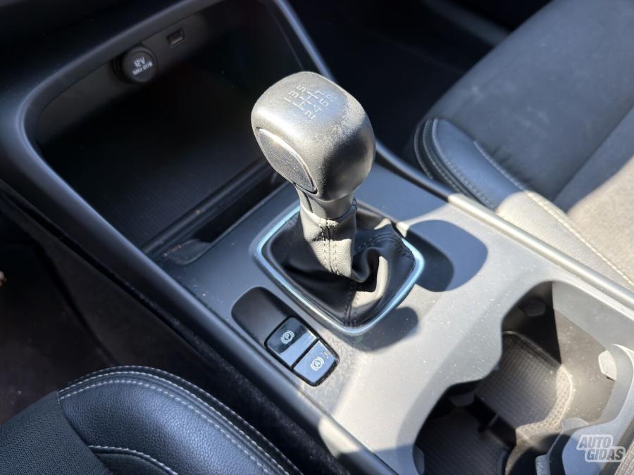 Black Volvo XC40 2019 in Panevezys, with an engine capacity of 2.00 L and mileage of 249 thousand km for 14600 €, photo 26 on AUTOMOTO.COM.LV